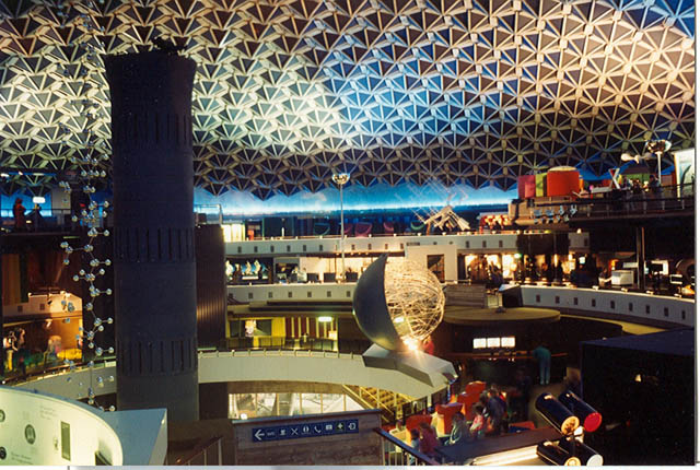 Philips Evoluon Eindhoven foto's